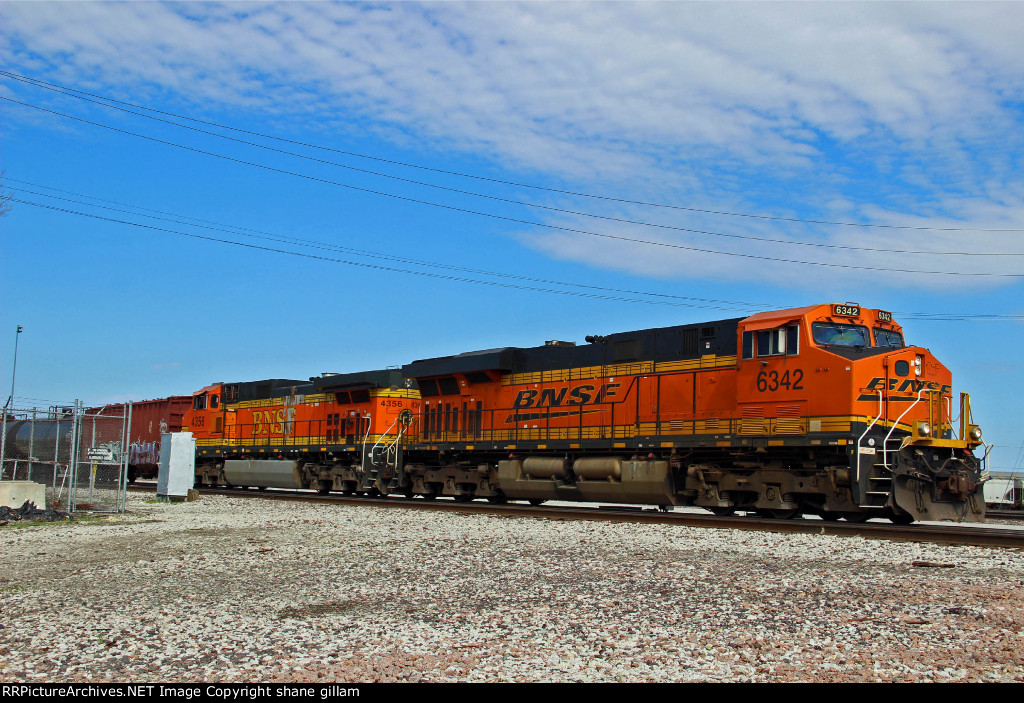 BNSF 6342 Leads a oil can Sb.